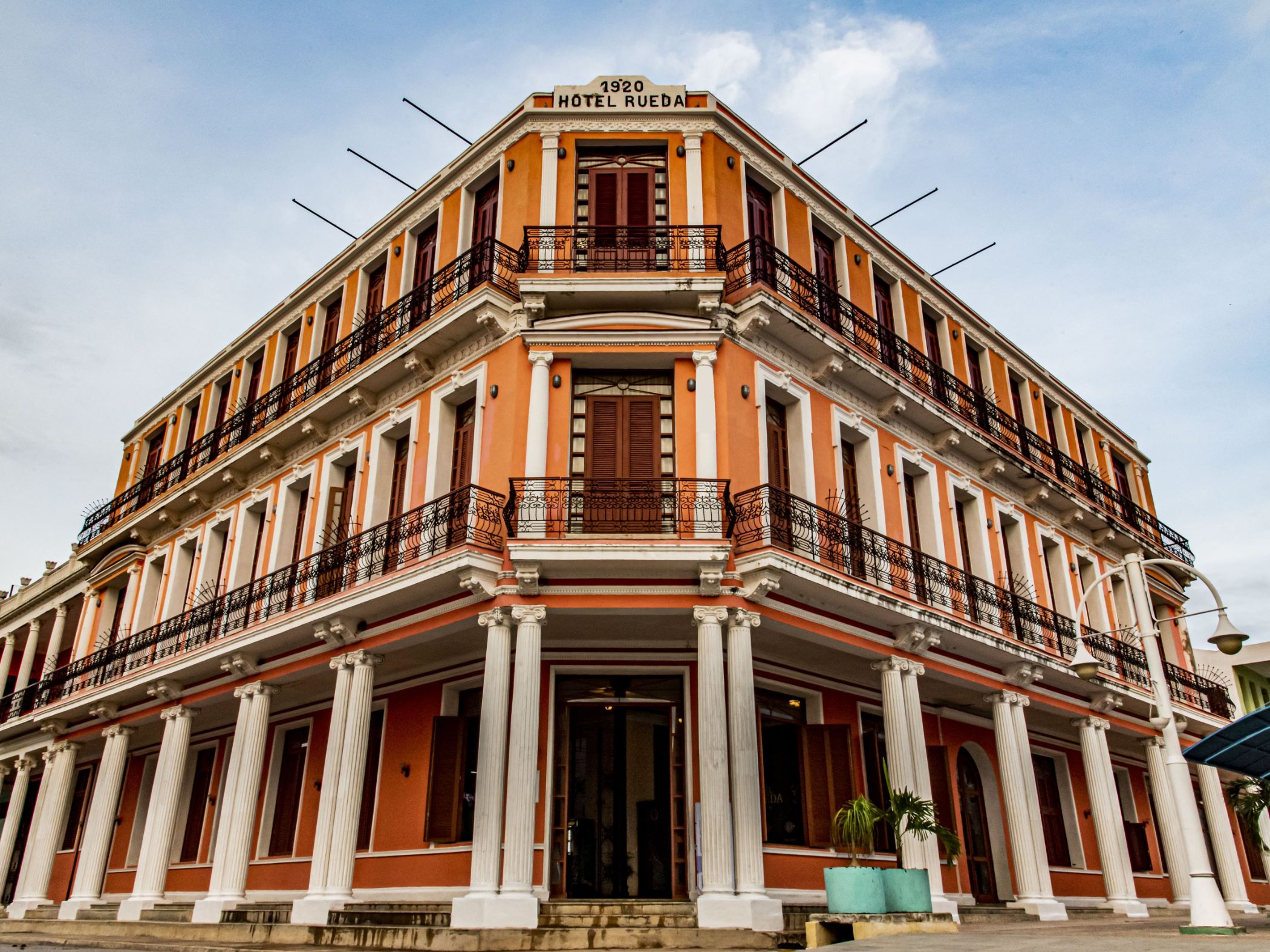 [OFFICIAL®] Hotel E Rueda | Destinations Ciego de Ávila | Cubanacan Hotels